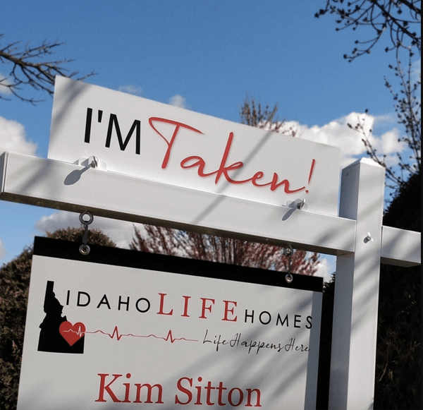 12 Gorgeous Real Estate Sold Signs to Level Up Your Business