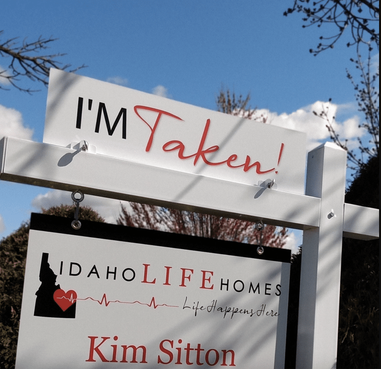 12 Gorgeous Real Estate Sold Signs to Level Up Your Business