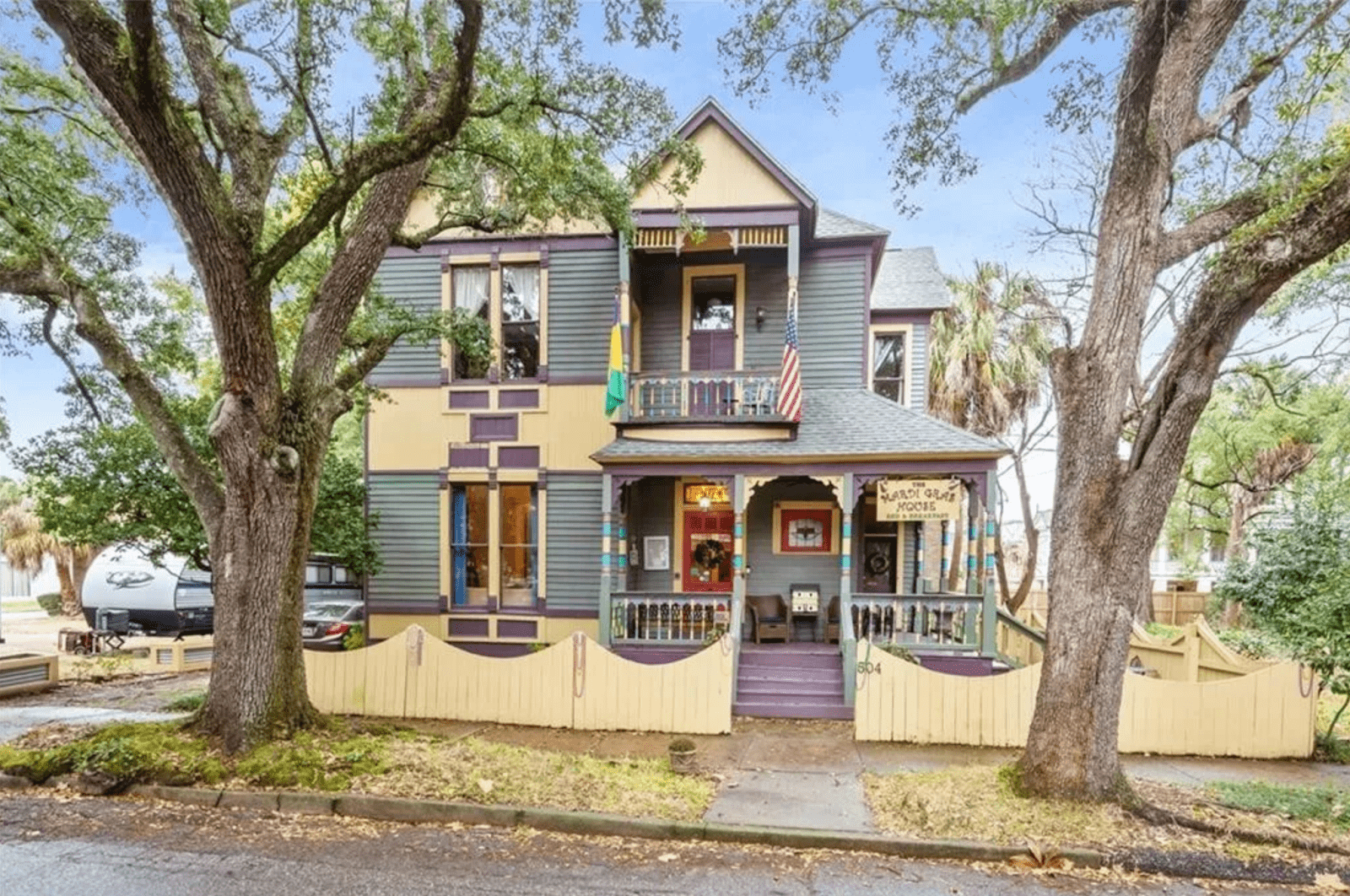 16 Weird Real Estate Listings You Won’t Believe