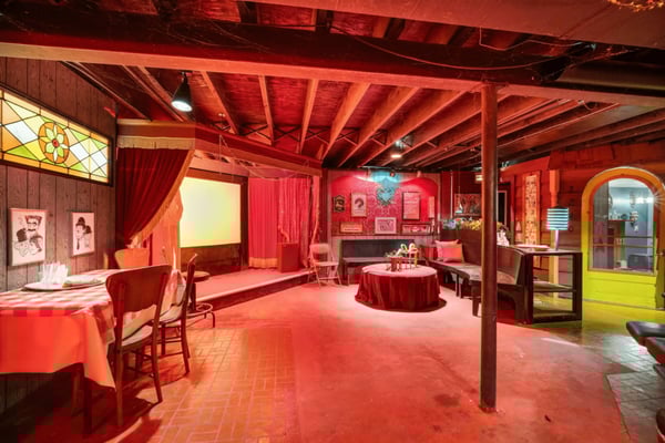 16 Weird Real Estate Listings You Won’t Believe